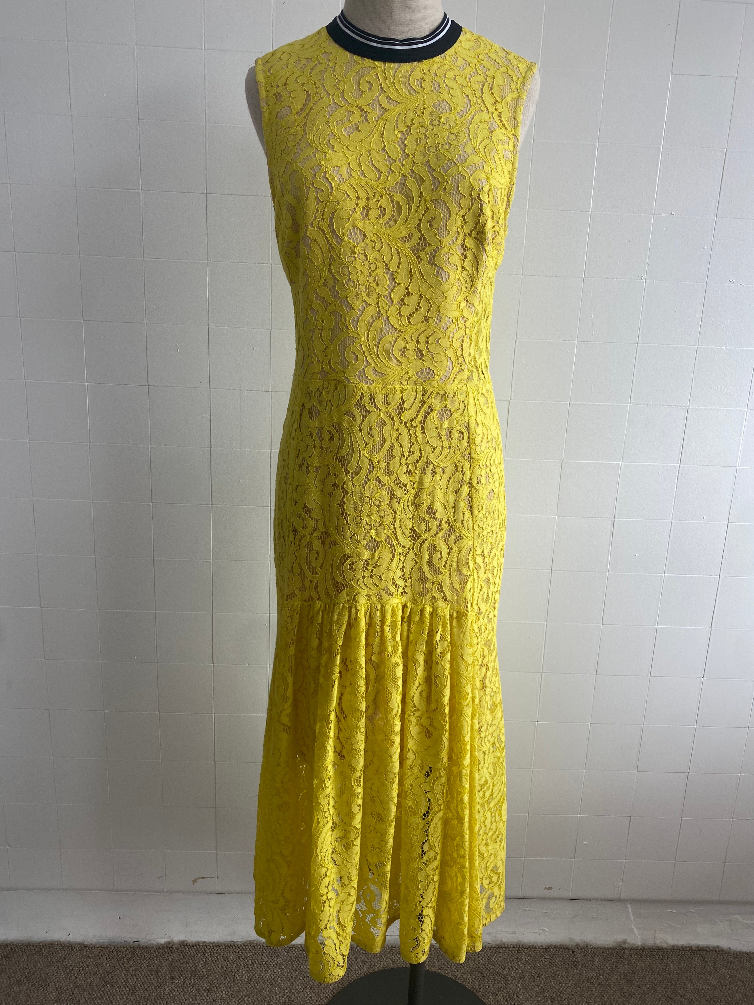 REBECCA VALLANCE YELLOW LACE DRESS - SIZE 12 – Cercle Lifestyle